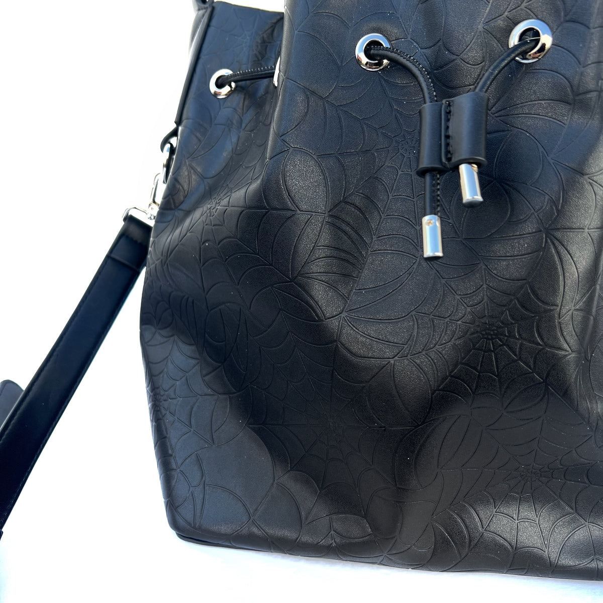 Widow Bucket bag – Backstitch Bruja